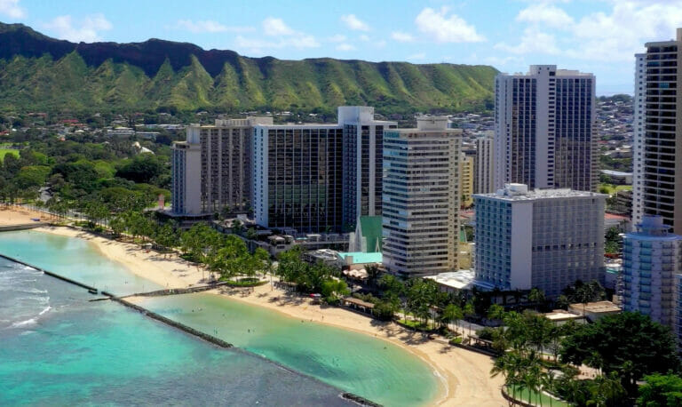 is hawaii friendly travel photo