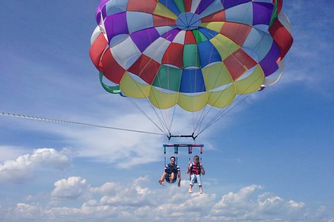 Chute 'Em Up Parasailing