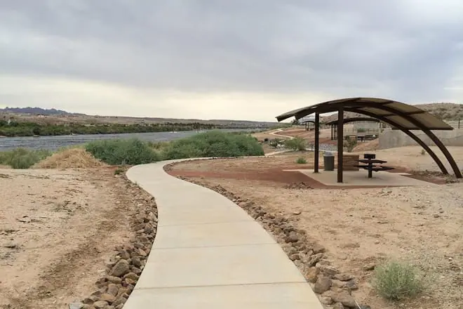 colorado river heritage greenway park trails
