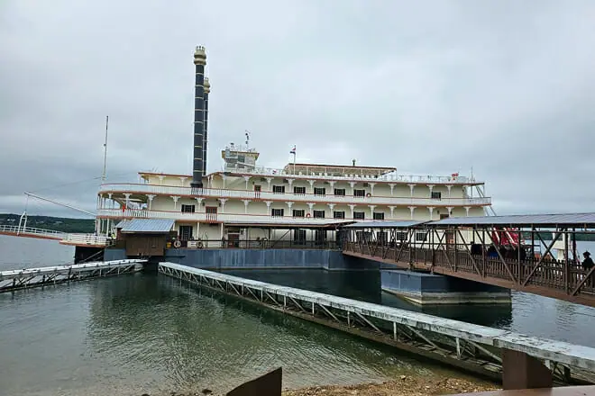 Showboat Branson Belle