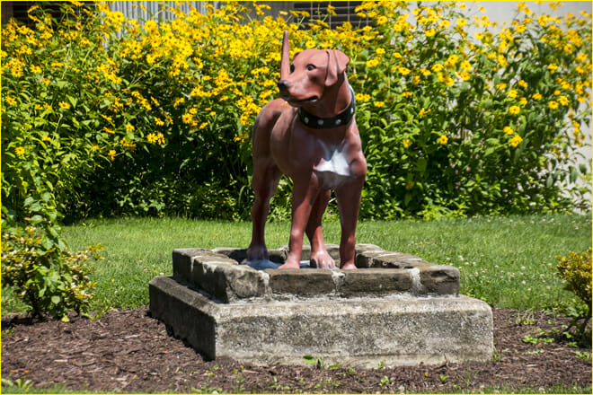 Statue of Morley's Dog