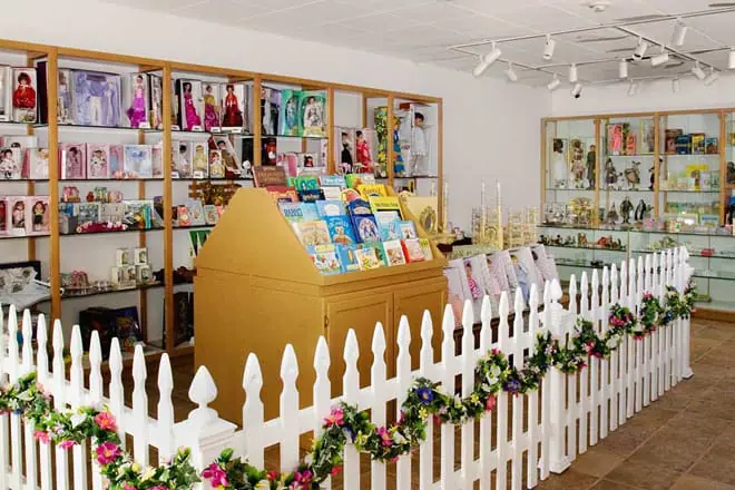 Susan Quinlan Doll & Teddy Bear Museum & Library