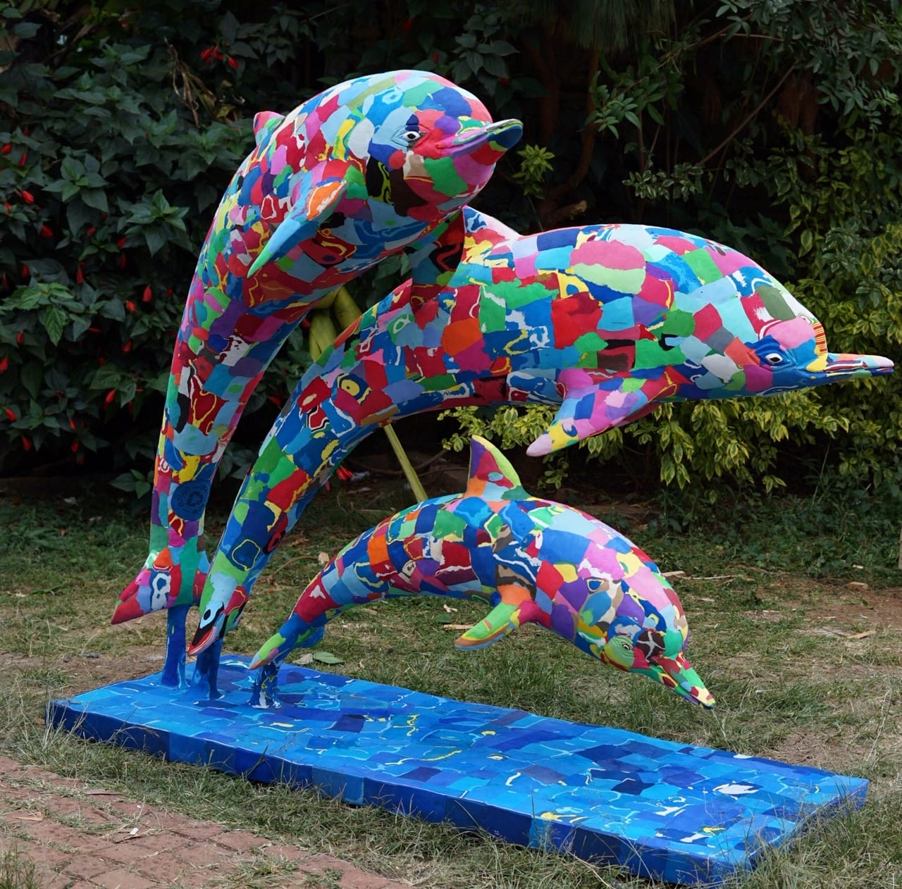 A beautiful and artistic sculpture of dolphins
