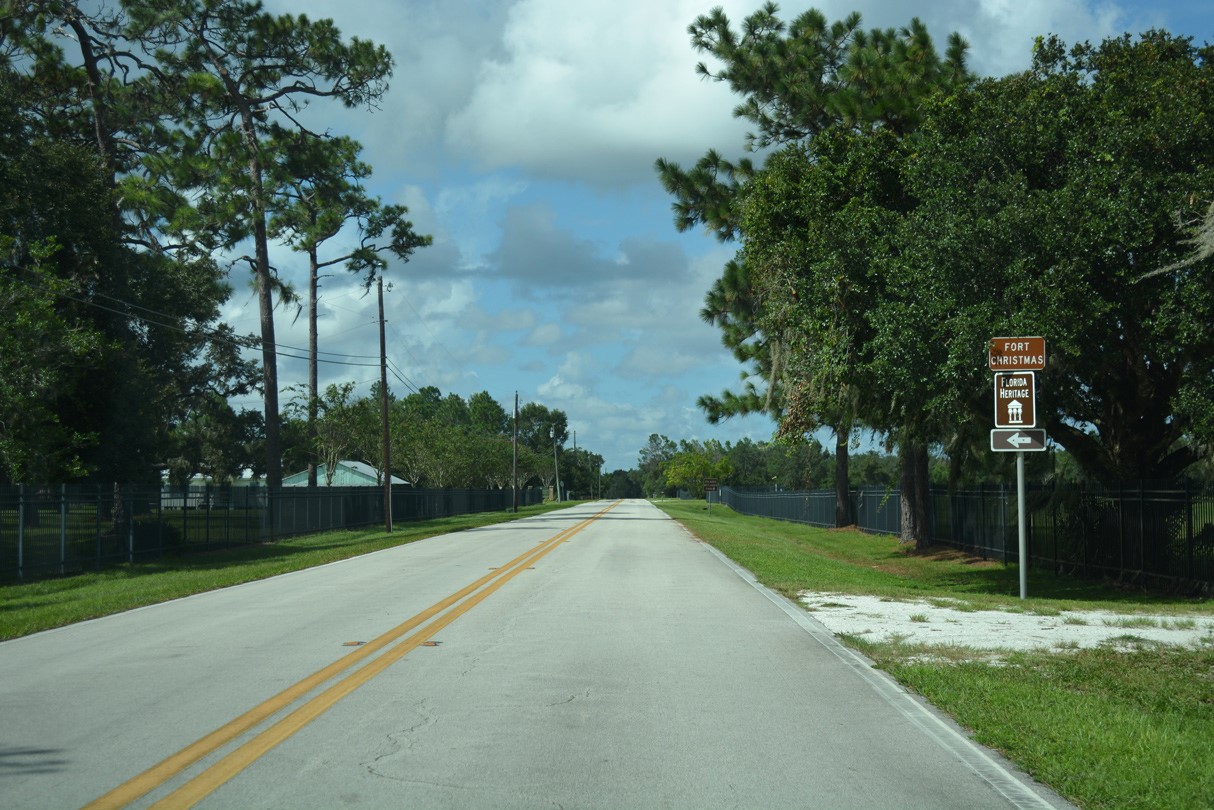 a picture of a road leading to fort christmas