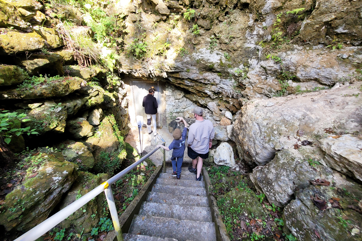 A steep way down the cave