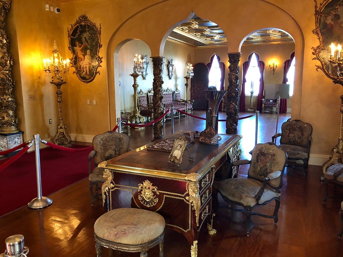 An impressive view of the interiors with all the venetian furniture