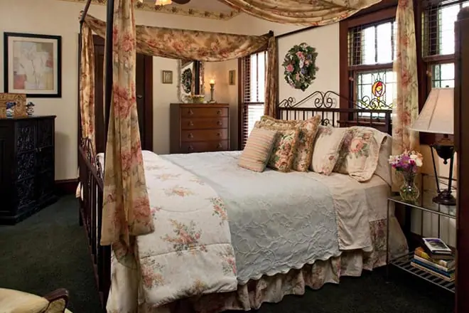 Cliff Cottage Inn