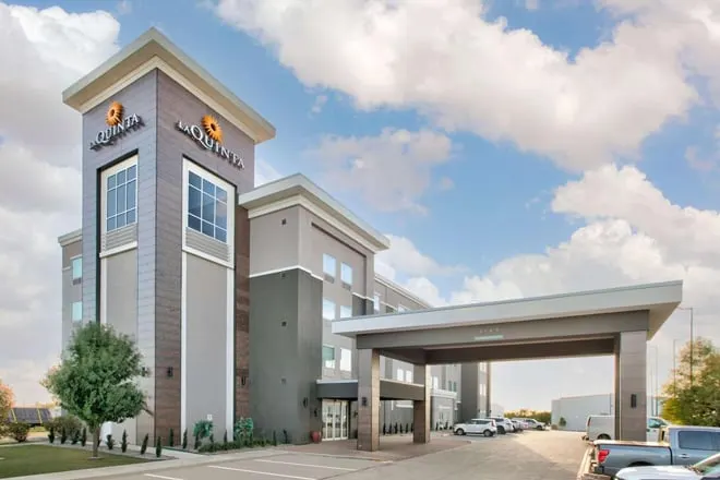 La Quinta Inn & Suites by Wyndham Denton - University Drive