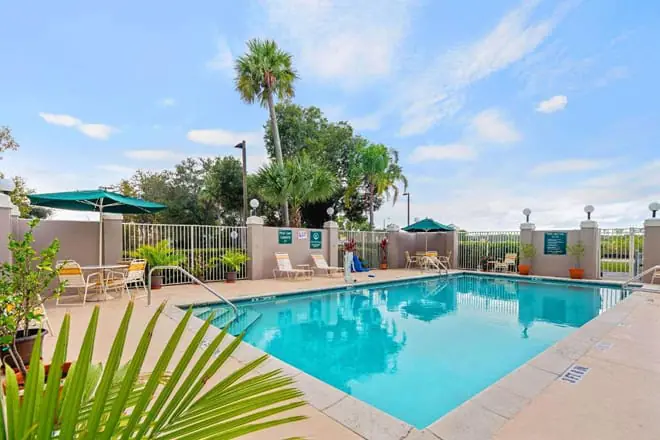 La Quinta Inn & Suites by Wyndham Naples East (I-75)