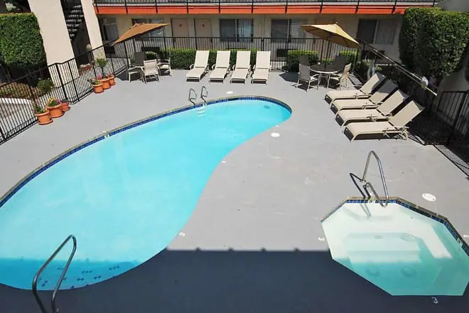 MorningGlory Inn & Suites