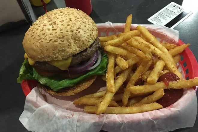 Pearl’s Deluxe Burger