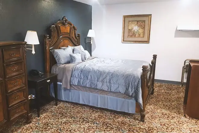 Sky-Palace Inn & Suites Hutchinson