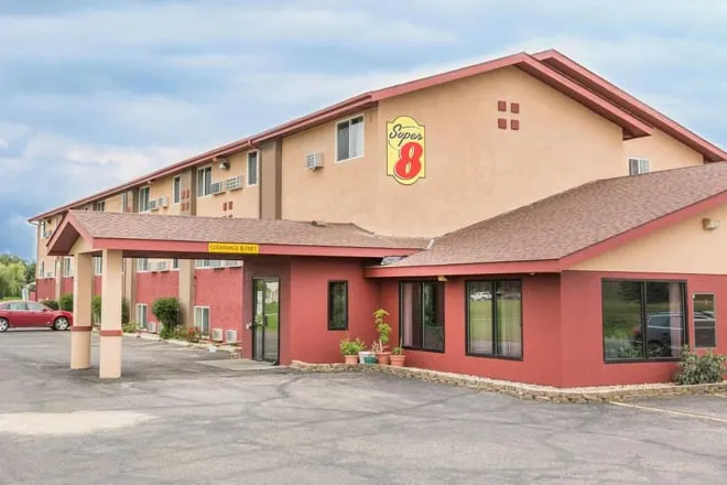 Super 8 by Wyndham Worthington