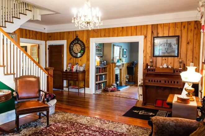 The Charleston Inn