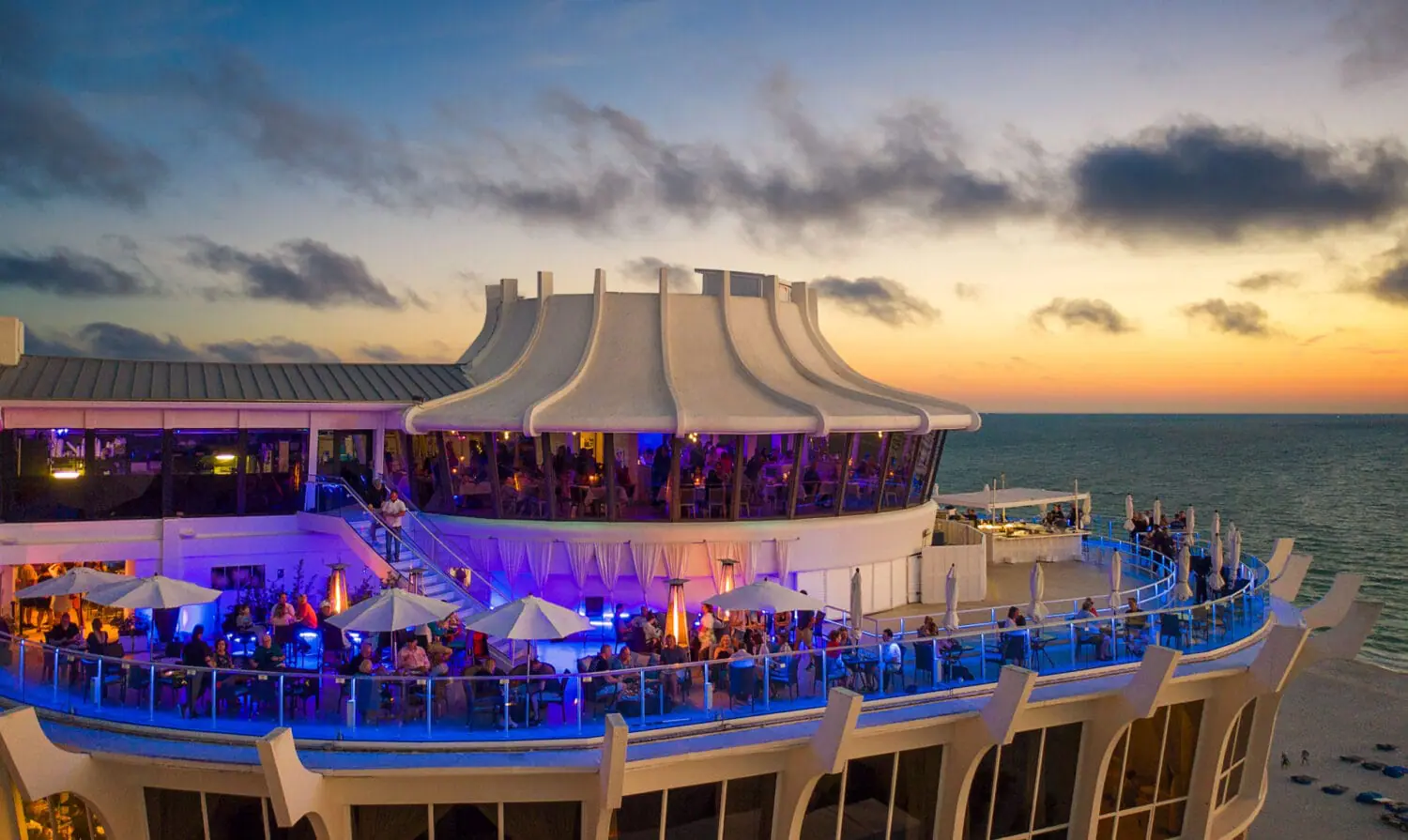 The award winning Spinners Rooftop Grille in Florida.