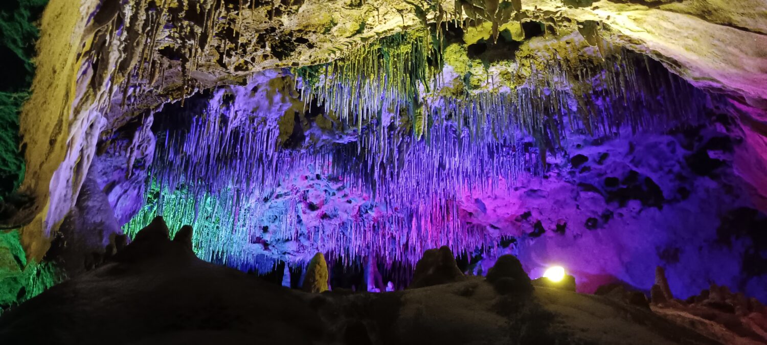 The stunning stalactites and stalagmites formation