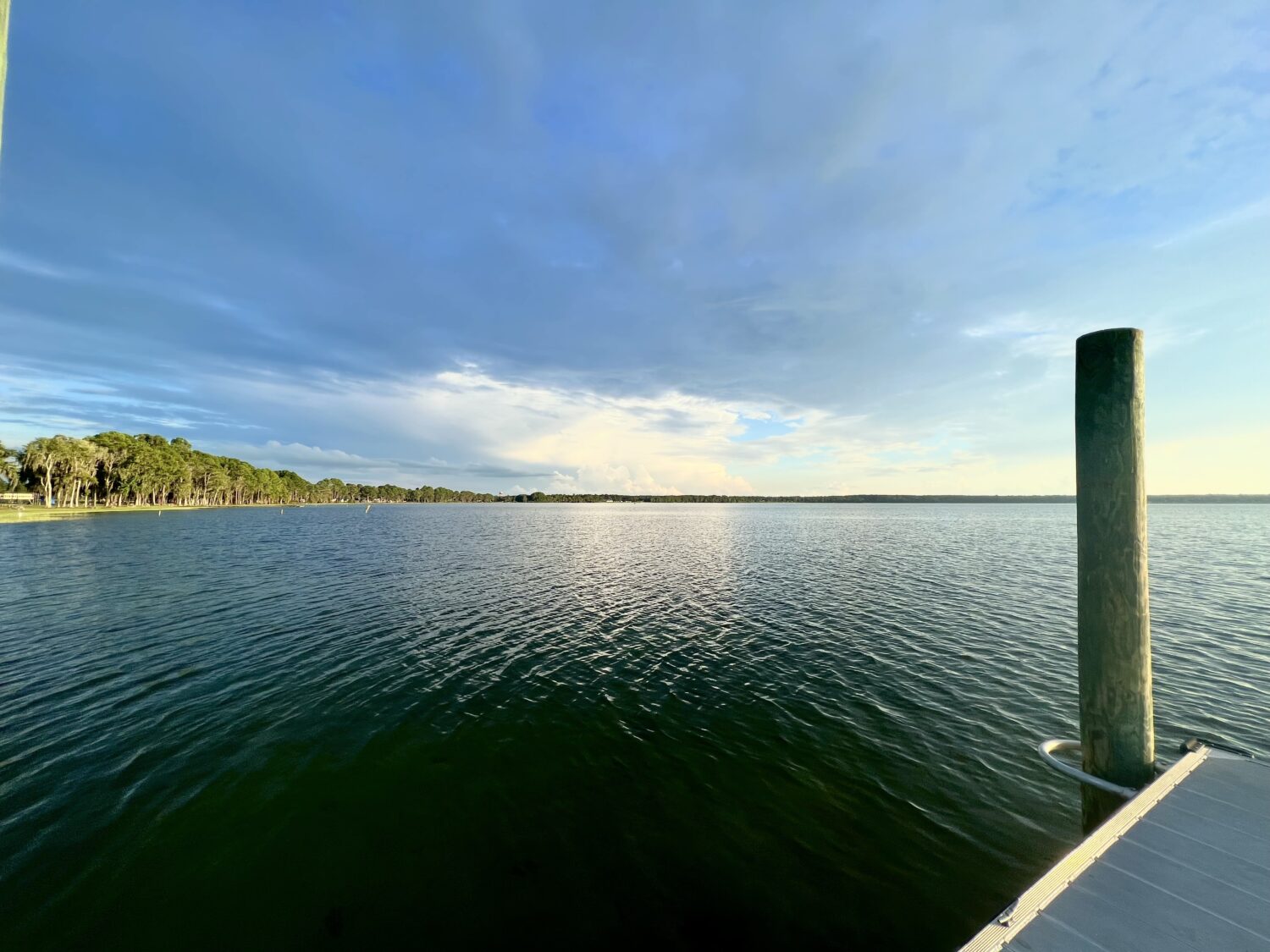 a peaceful image of the lake