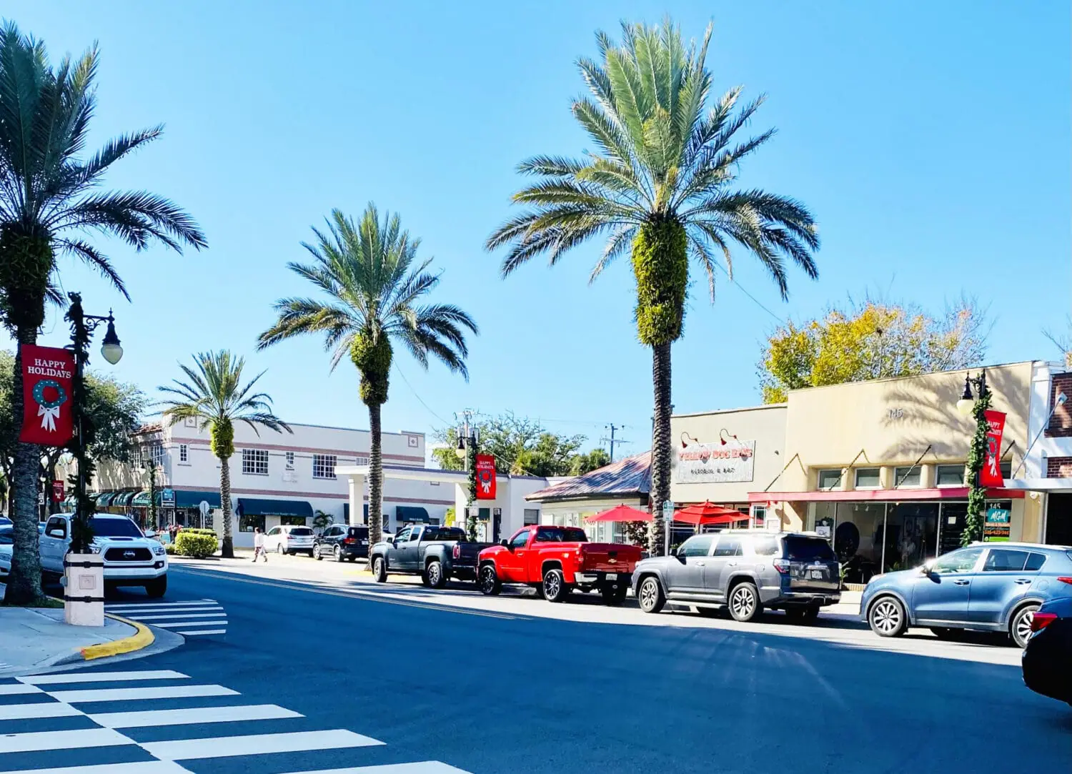 A sunny day at the downtown area of New Smyrna Beach