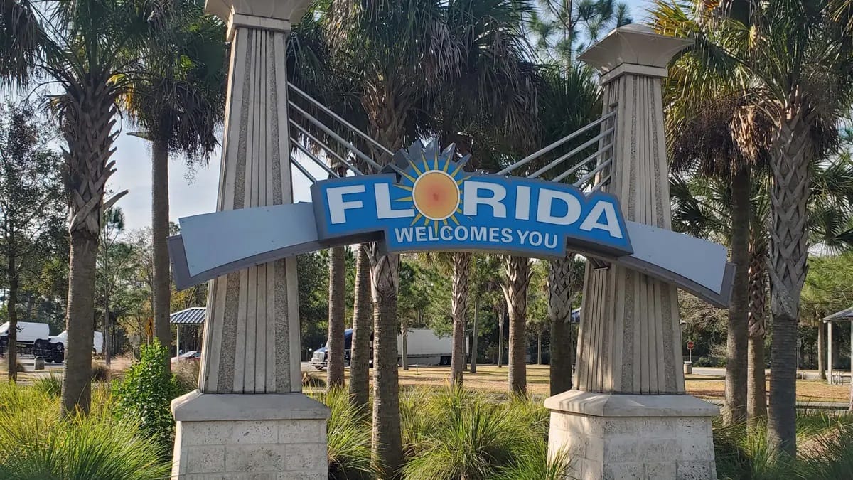 an image of the welcome sign of florida
