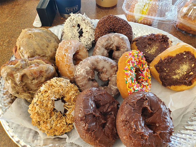 congdon's doughnuts family restaurant & bakery 5