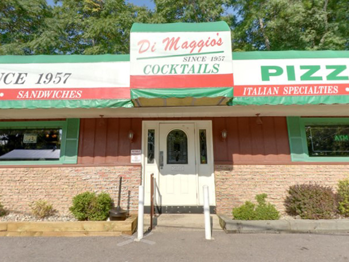 dimaggios pizza and burgers 9