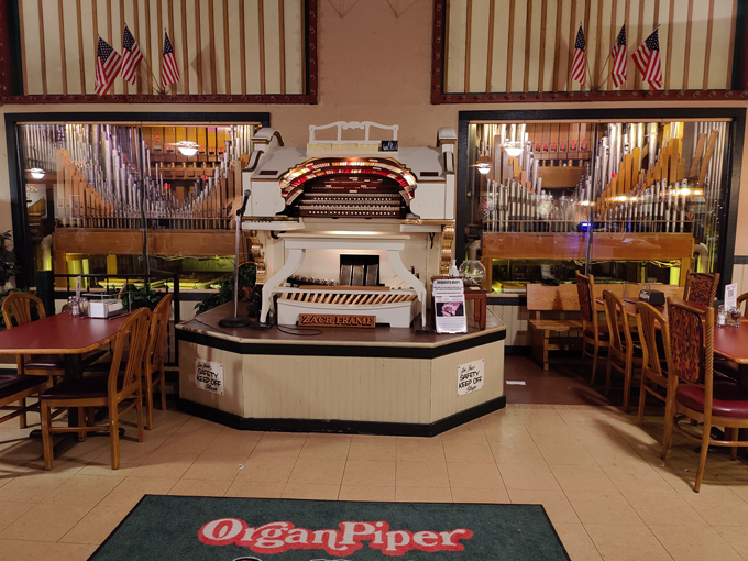 organ piper pizza palace 3