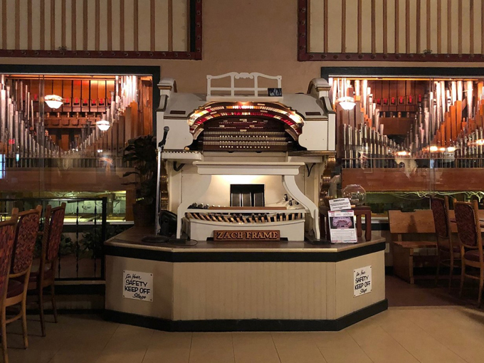 organ piper pizza palace 5