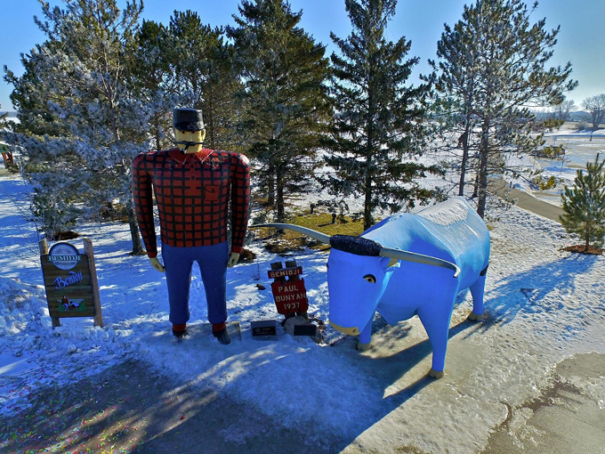 Paul Bunyan & Babe the Blue Ox Statues 8