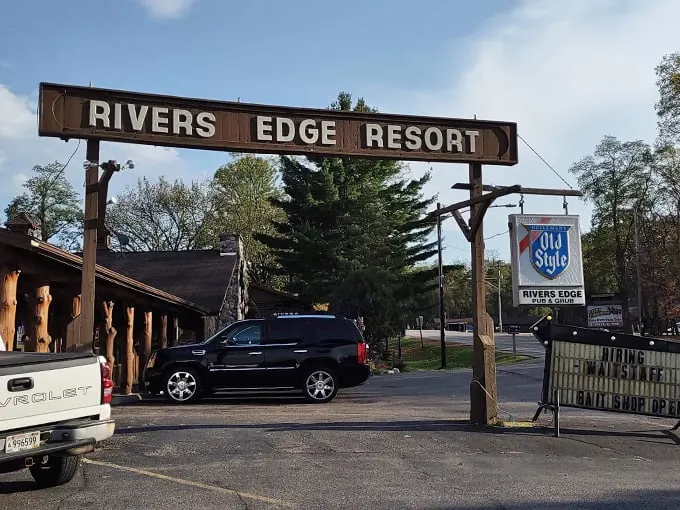 rivers edge pub and grub 1