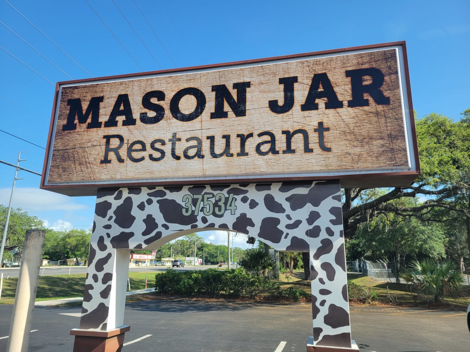 street sign of the mason jar restaurant