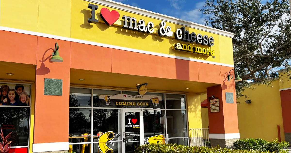 the colorful exterior of i heart mac and cheese