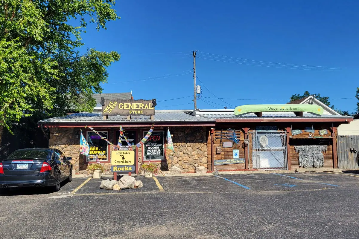 the storefront of rockhound rock shop and supply in michigan