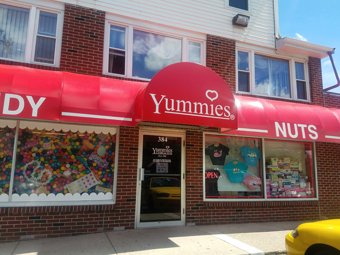 yummie's candy & nuts 1