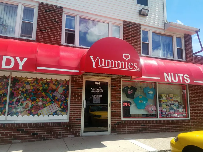 yummie's candy & nuts 1