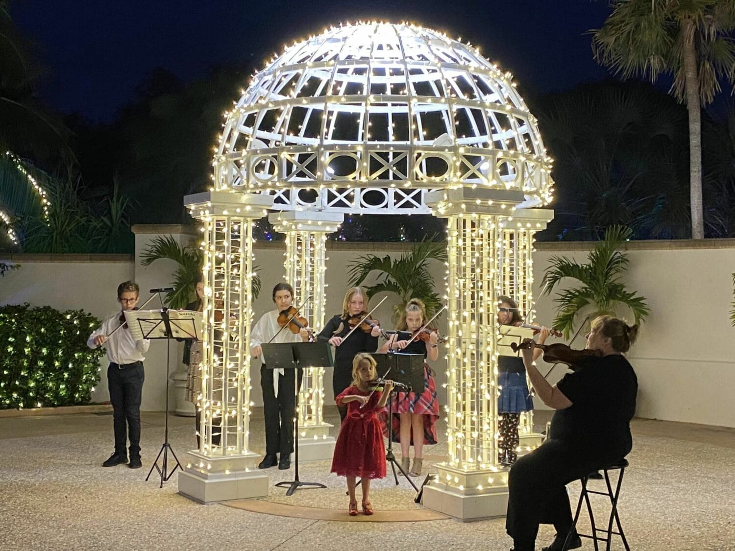 live entertainment at the garden with talented violinists play christmas carols