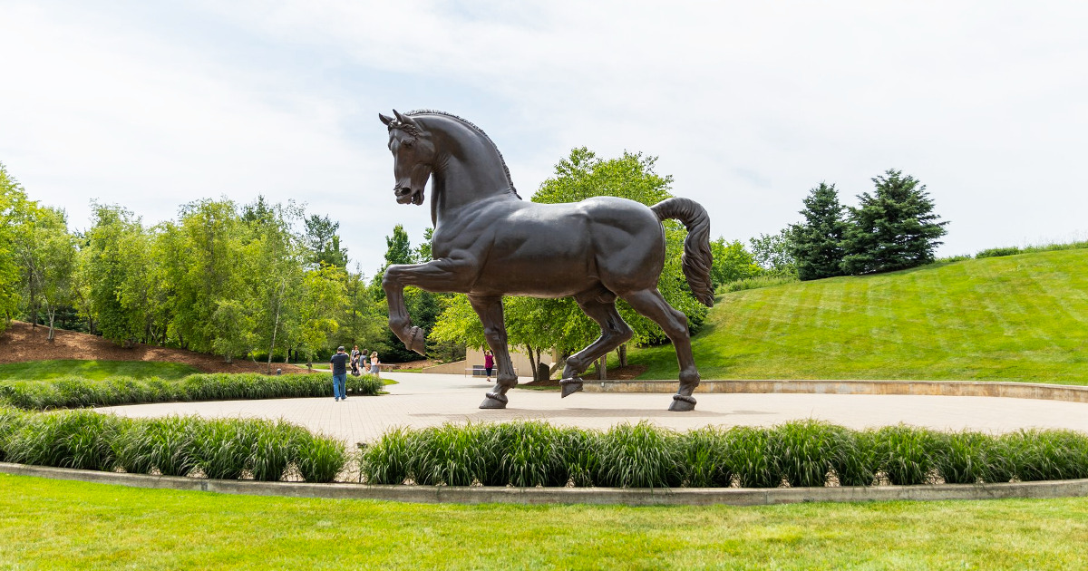 michigan massive horse sculpture ftr