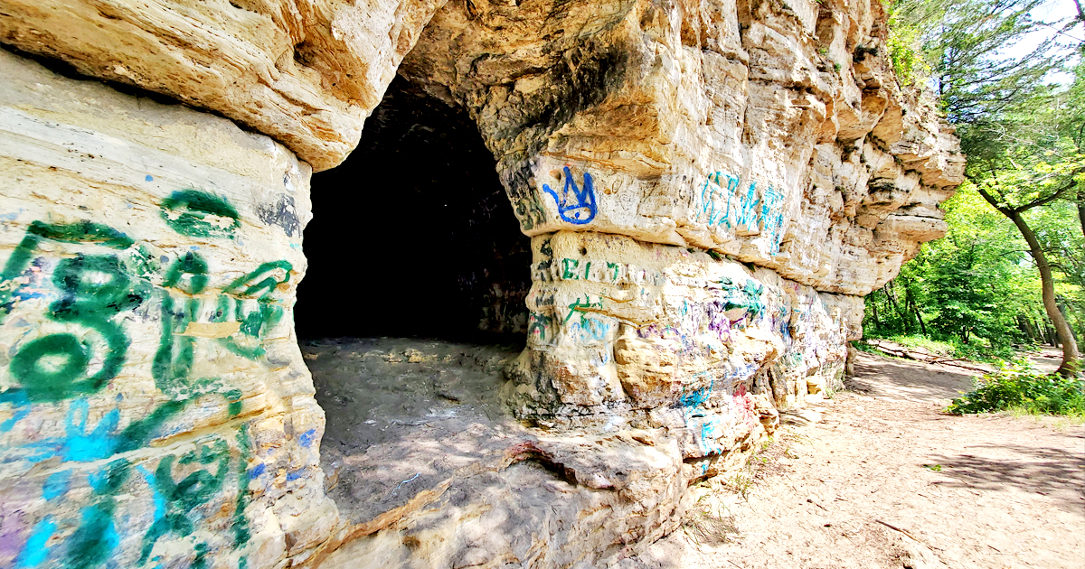 sandy cave hike minnesota ftr