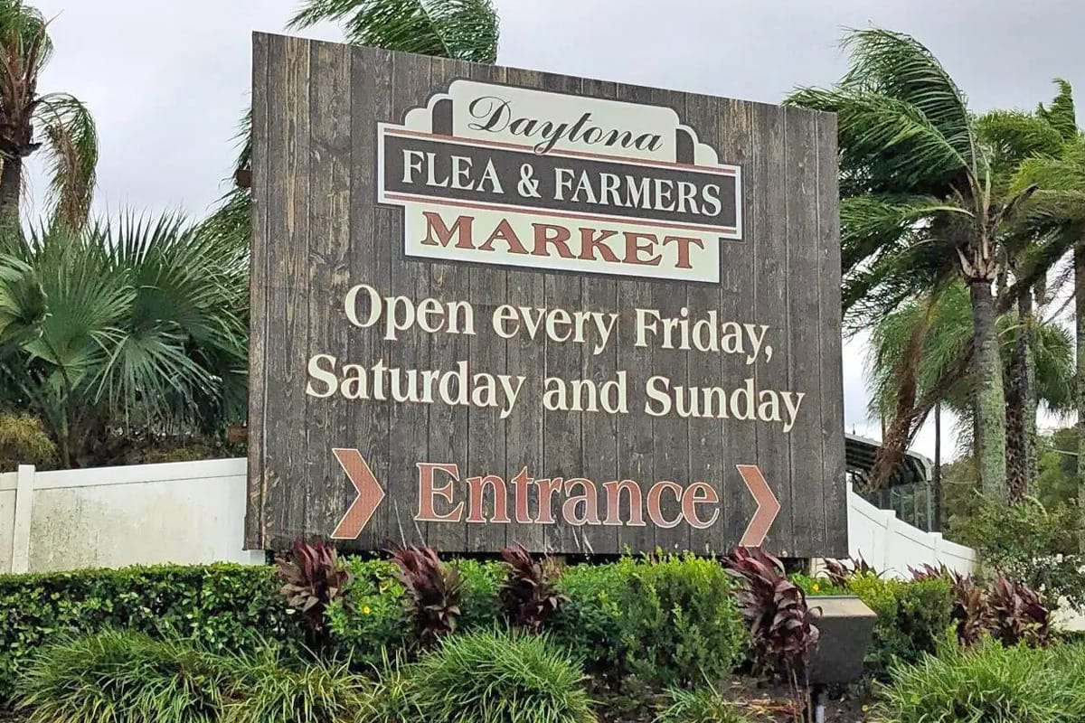 the Daytona Flea & Farmers Market entrance sign