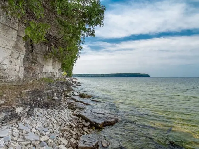 Cliff-Top Airbnb 10