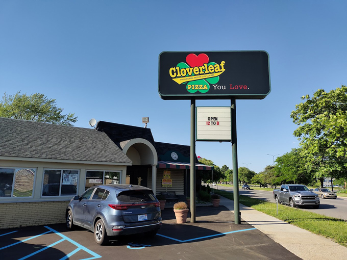cloverleaf bar restaurant 1