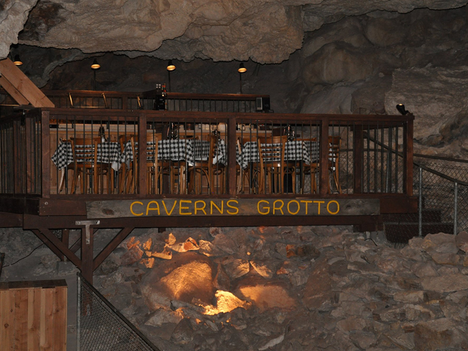 grand canyon caverns 6