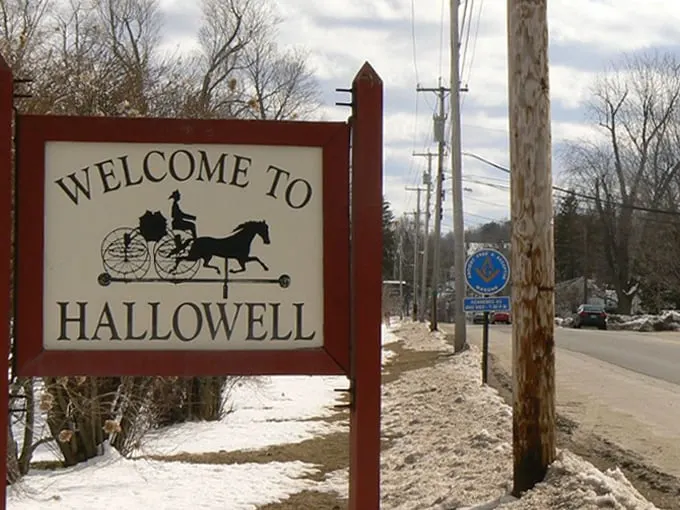 Hallowell's Vaughan Woods Trailhead 1