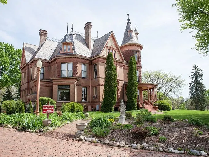 henderson castle 1