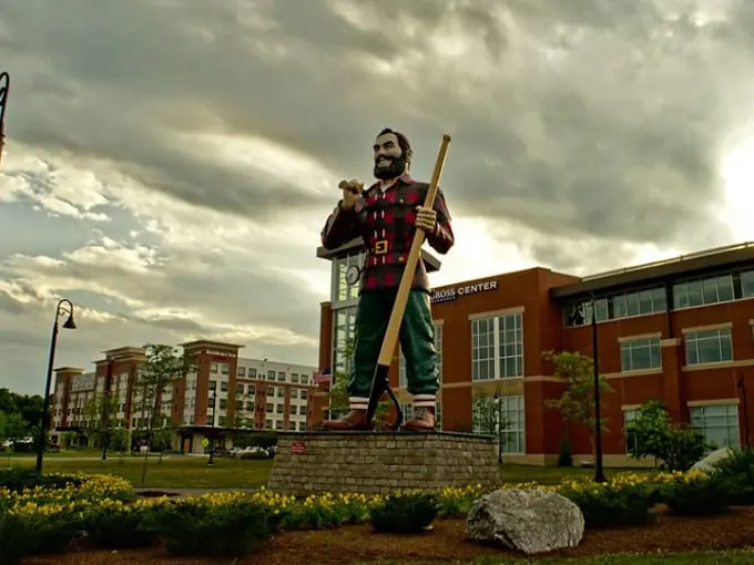 Paul Bunyan Statue 6