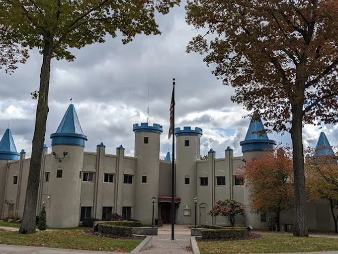 the canadian lakes castle 1
