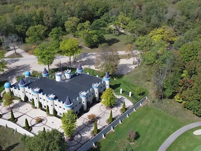 the canadian lakes castle 3