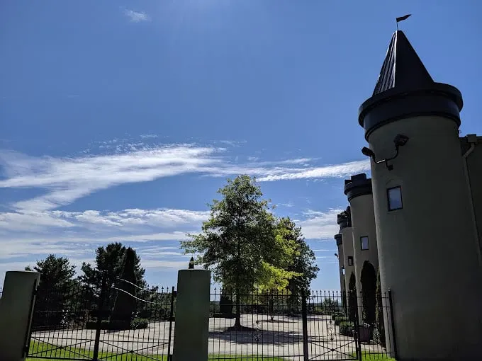 the canadian lakes castle 7