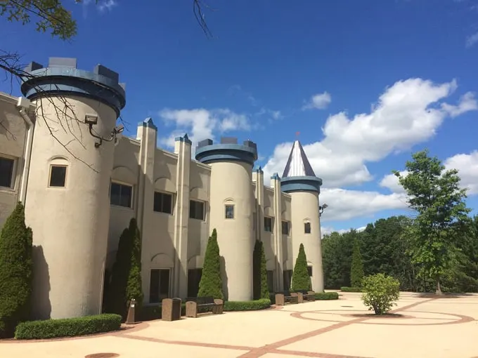 the canadian lakes castle 9