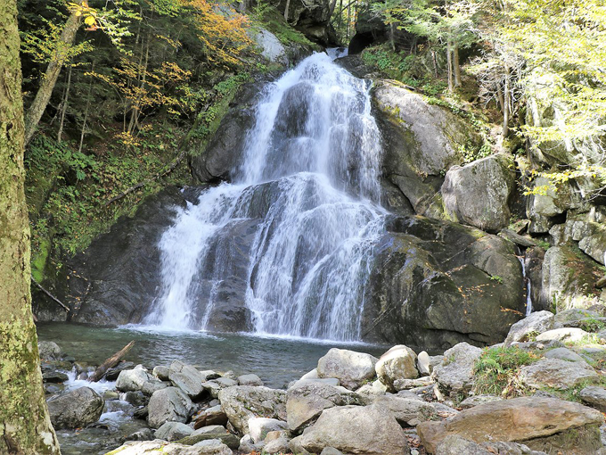 vermont-waterfall-road-trip 1