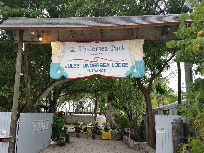 jules undersea lodge 1